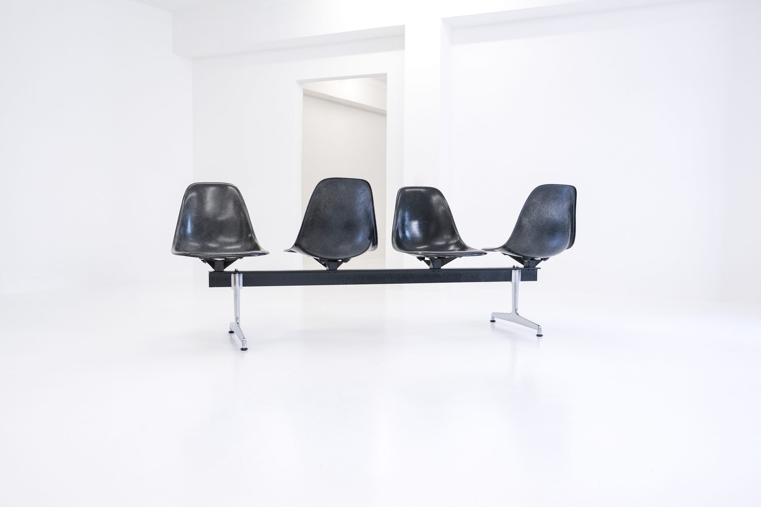 Tandem Shell Seating System. | antibeige