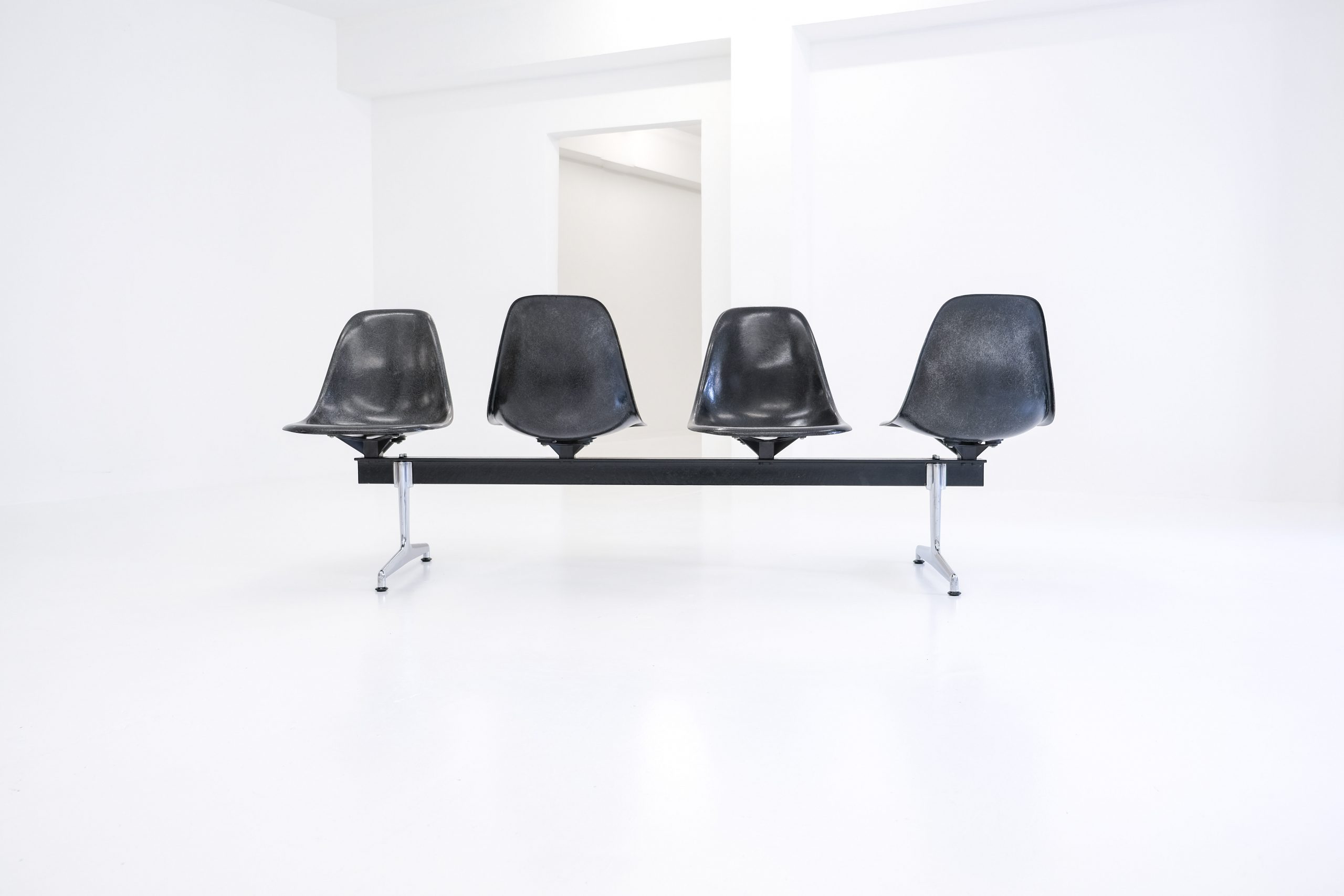 Tandem Shell Seating System. | antibeige