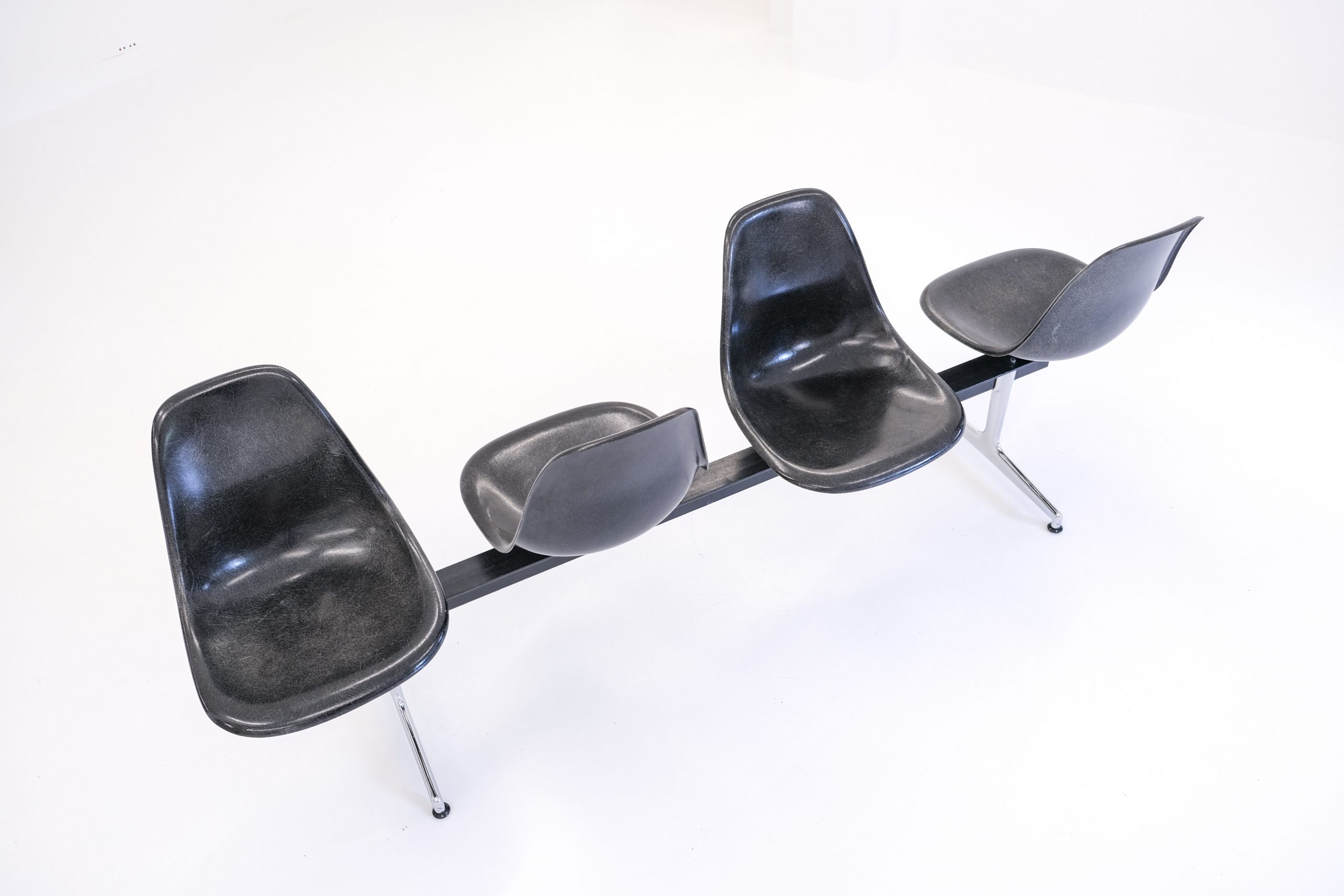 Tandem Shell Seating System. | antibeige