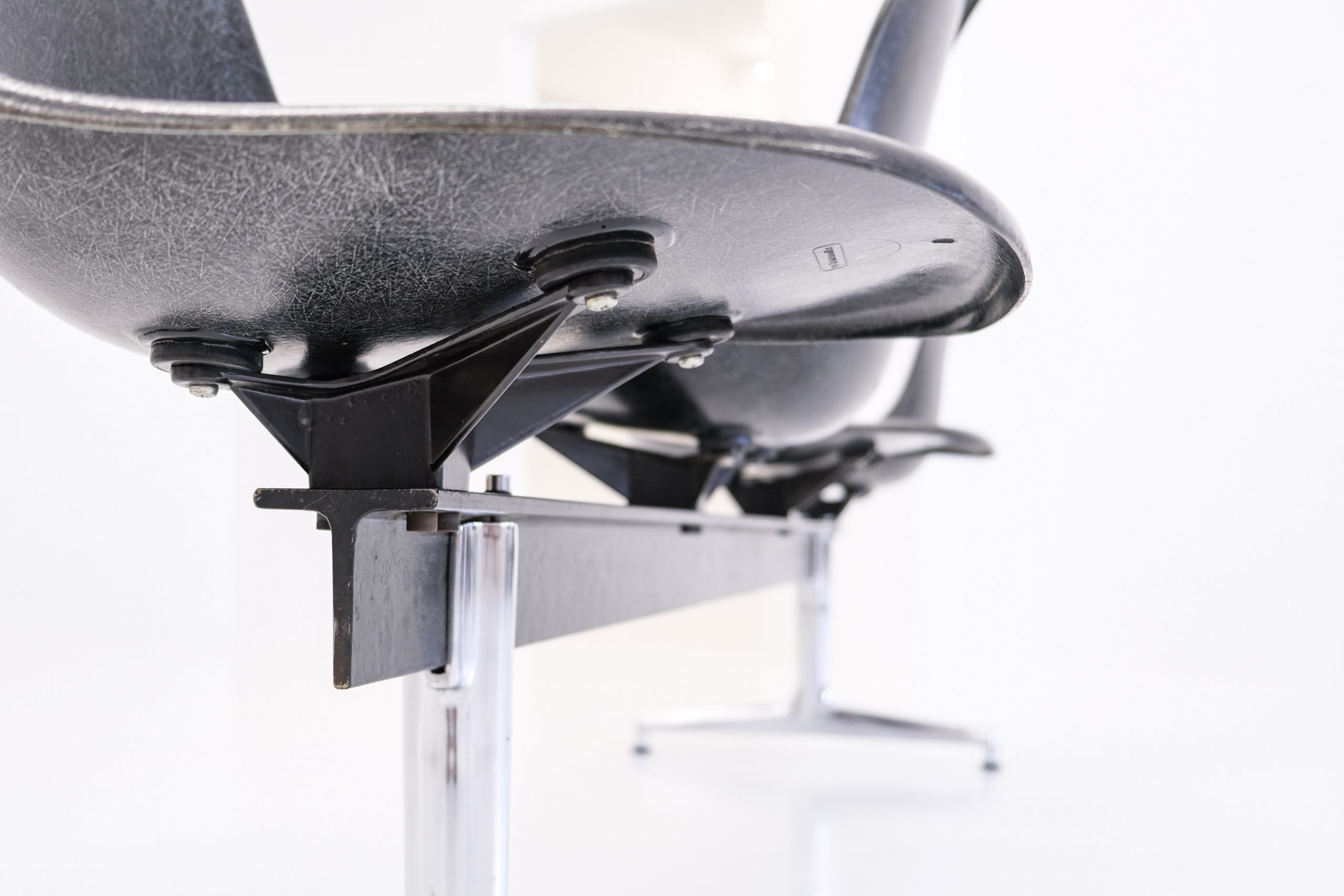 Tandem Shell Seating System. | antibeige