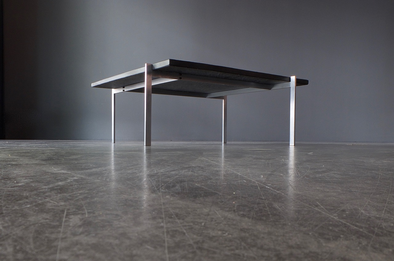 Poul Kjaerholms PK 61. | antibeige